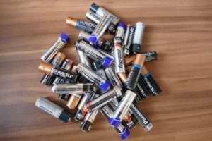 Learn The Basic Of AA & AAA Battery Voltage Range - BATTERY MAN GUIDE
