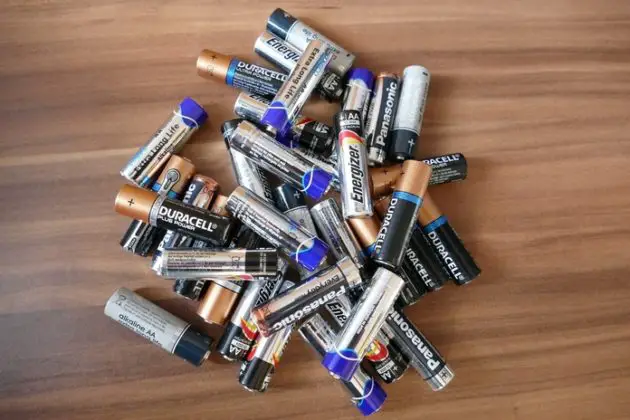 Learn The Basic Of AA & AAA Battery Voltage Range - BATTERY MAN GUIDE