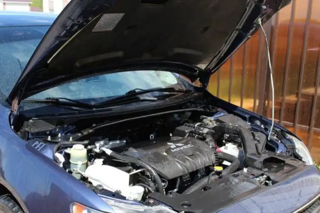 Does Revving The Engine Charge The Battery Faster? - BATTERY MAN GUIDE